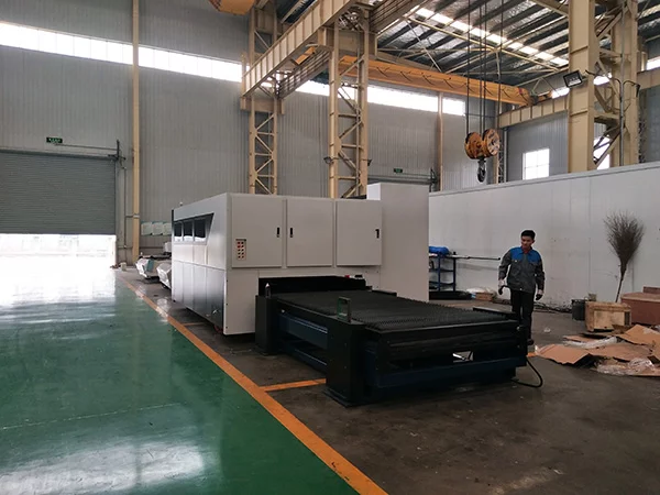 IPG fiber laser cutting machine 3000*1500 4000W - ACCURL Laser